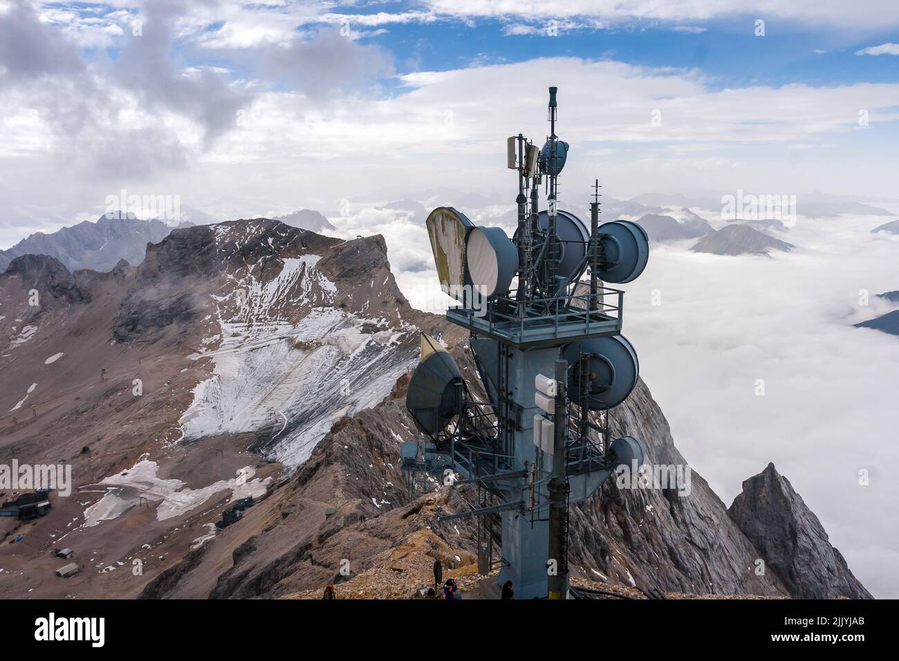 Repeaters with powerful Radio Antennas for Telecommunications of ...