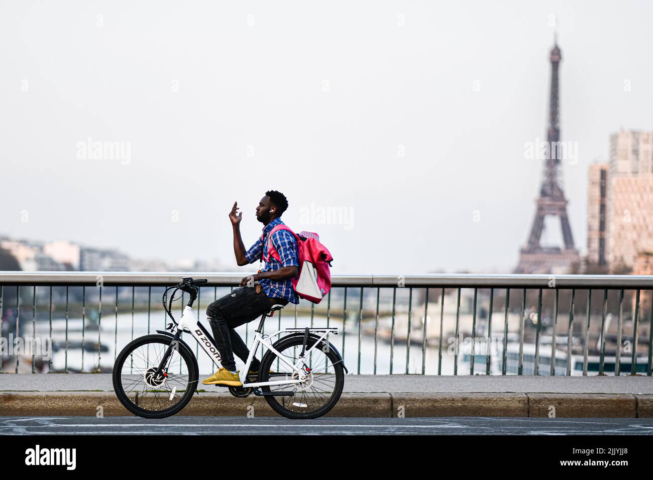 A deliver for Flink on his bike (bicyle). Illustration of delivers for ...