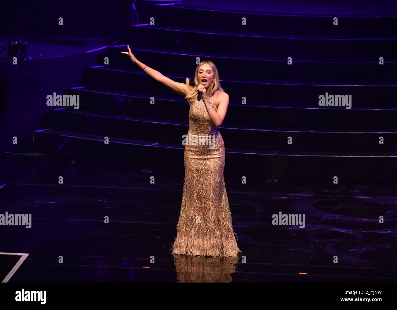 Singersongwriterfemale hi-res stock photography and images - Alamy