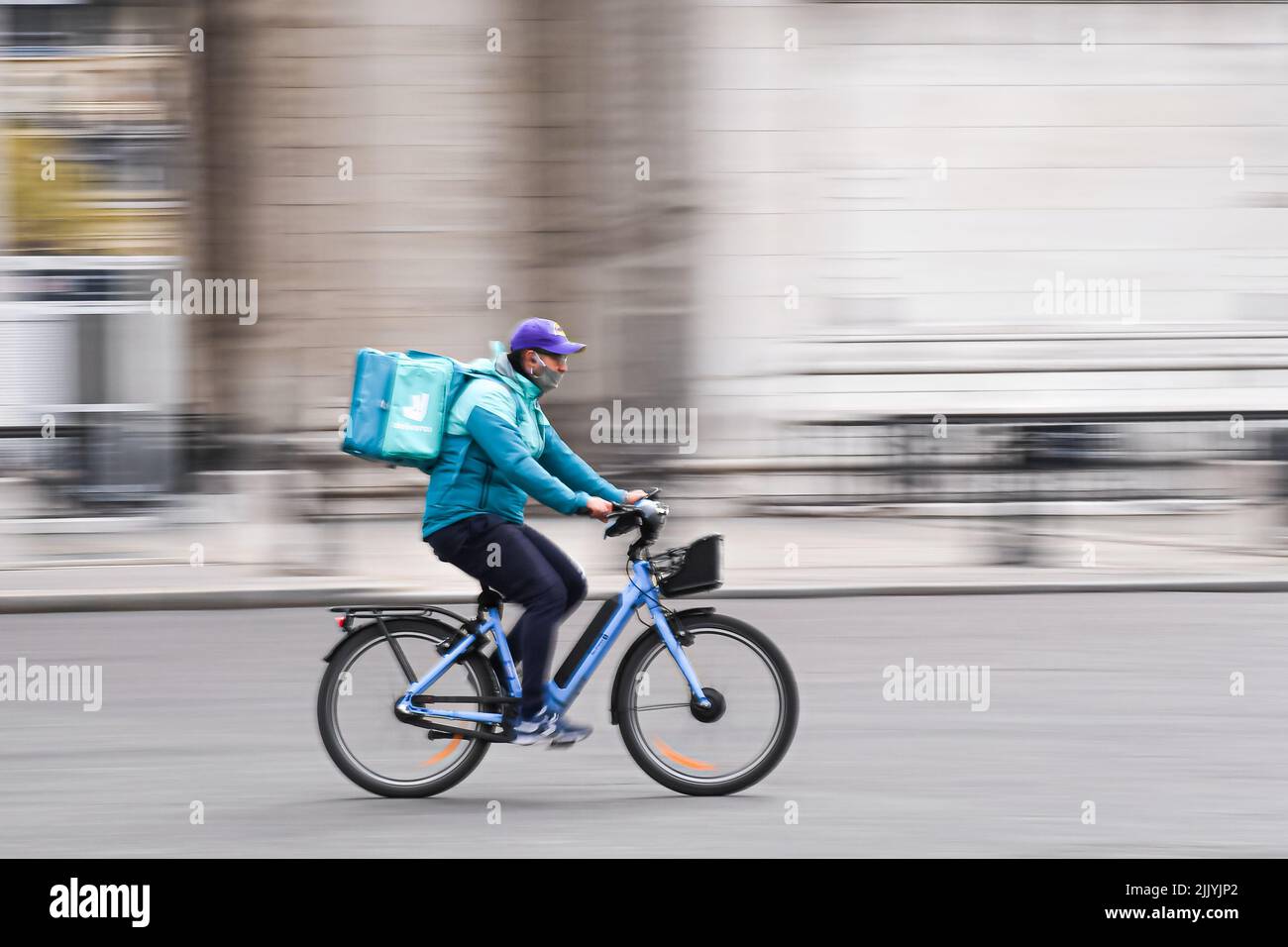 A deliver for Deliveroo on his bike (bicyle). Illustration of delivers ...