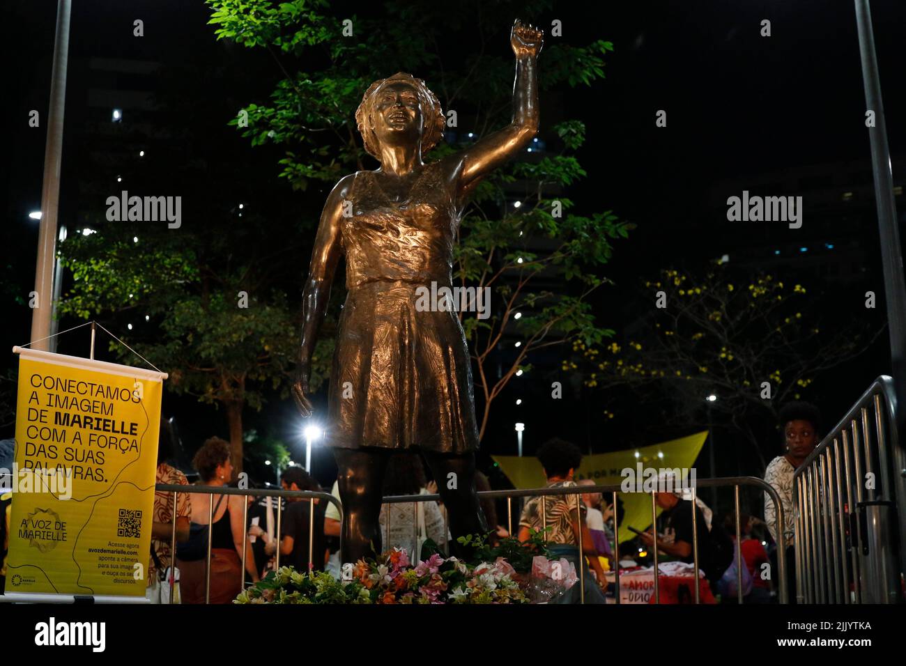 Marielle Franco statue in tribute to murder councilwoman. Homage to ...