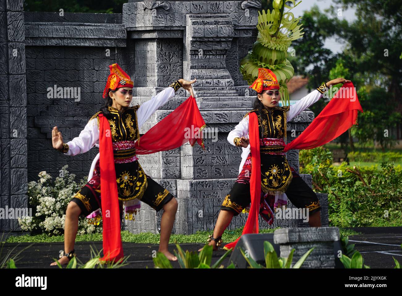 Indonesian dancer perform Remo Dance to celebrate world dance day Stock ...