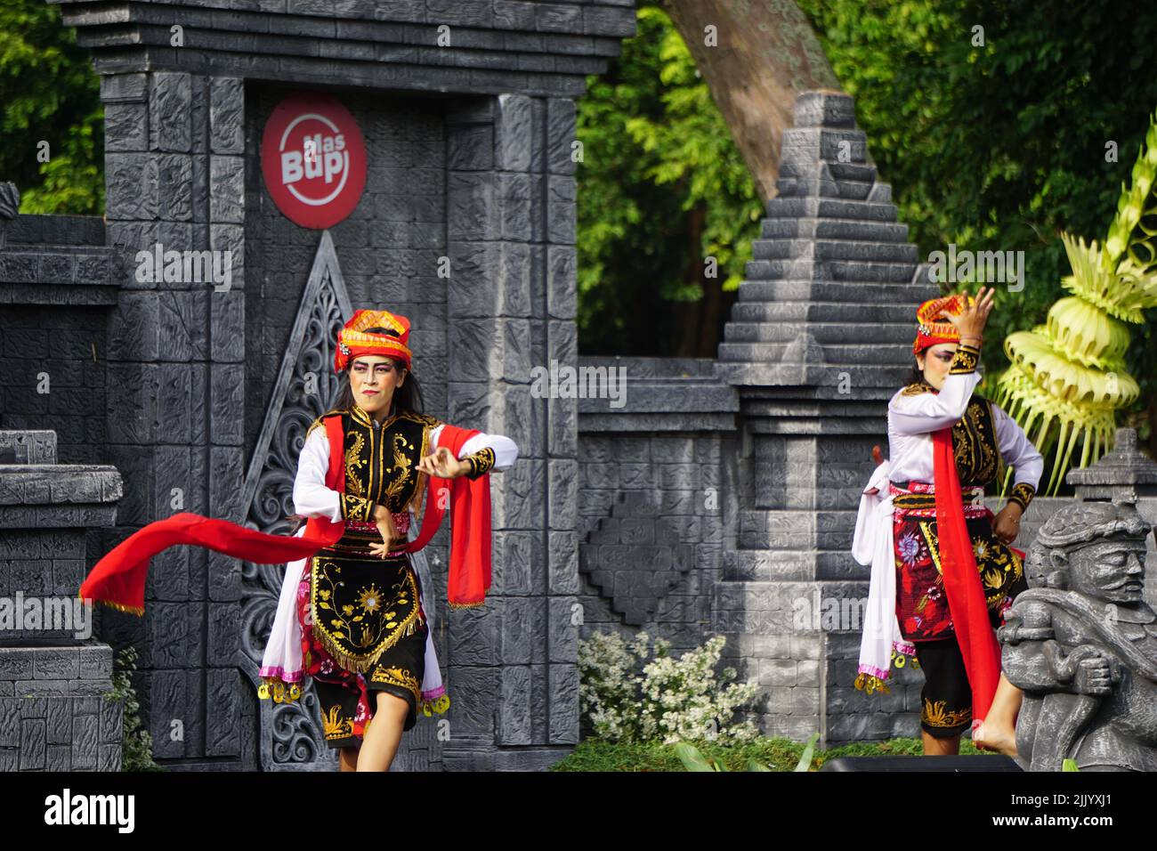 Tari remo hi-res stock photography and images - Alamy