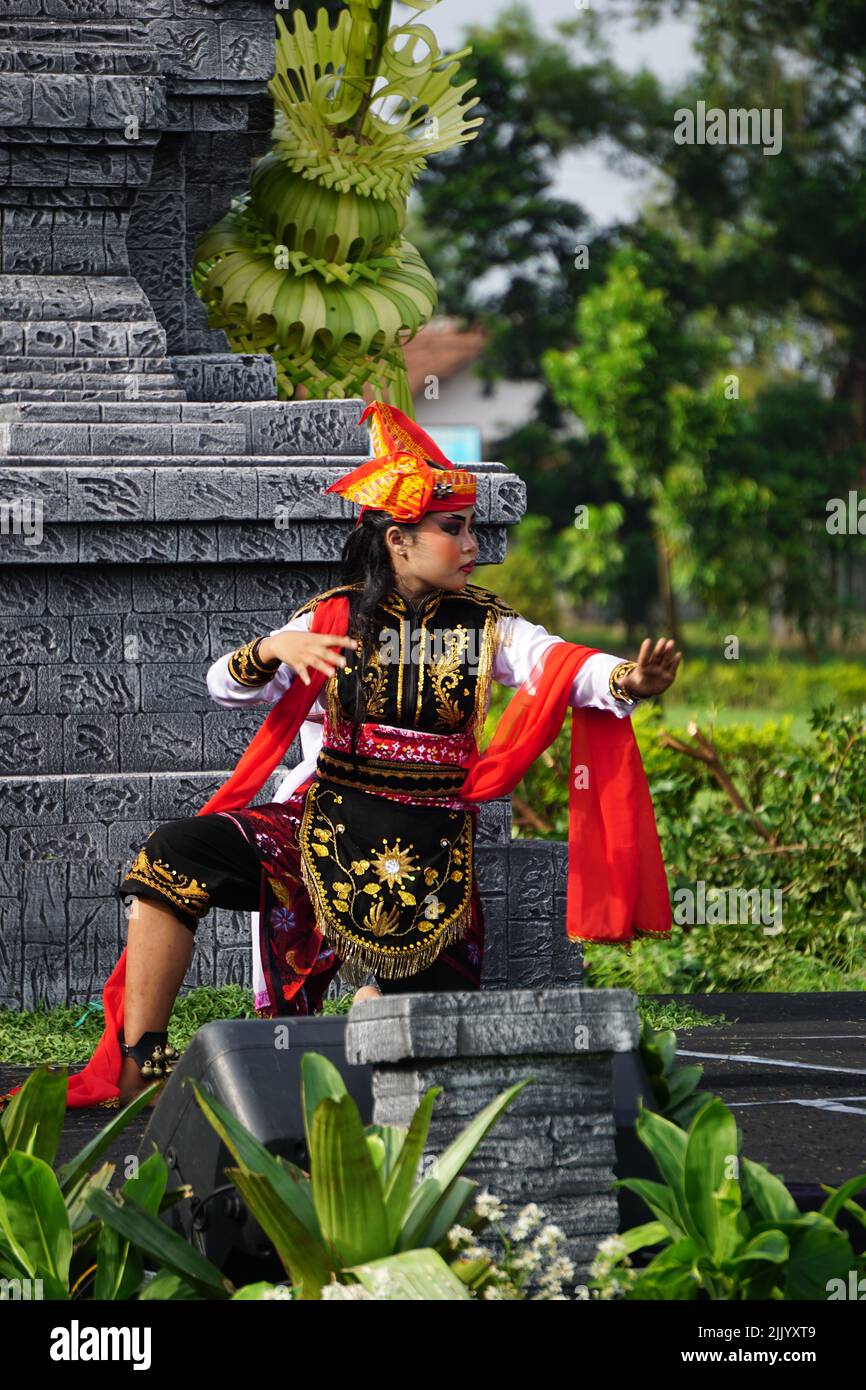 Indonesian dancer perform Remo Dance to celebrate world dance day Stock ...
