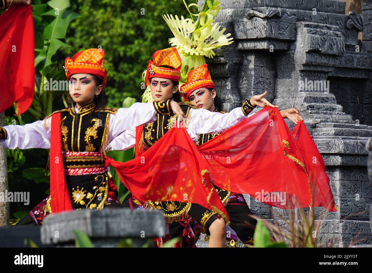 Indonesian dancer perform Remo Dance to celebrate world dance day Stock ...