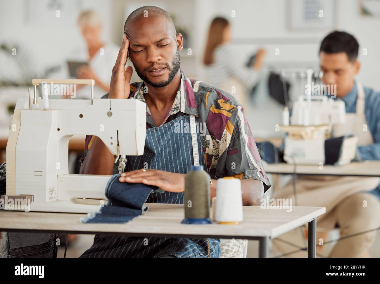 Work experience student in office hi-res stock photography and images ...