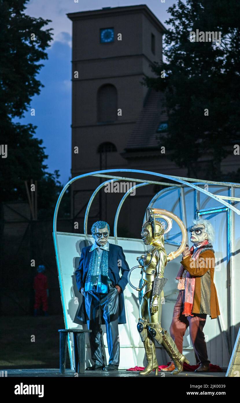 Netzeband, Germany. 25th July, 2022. Guido Schmitt (l-r) as Joh ...