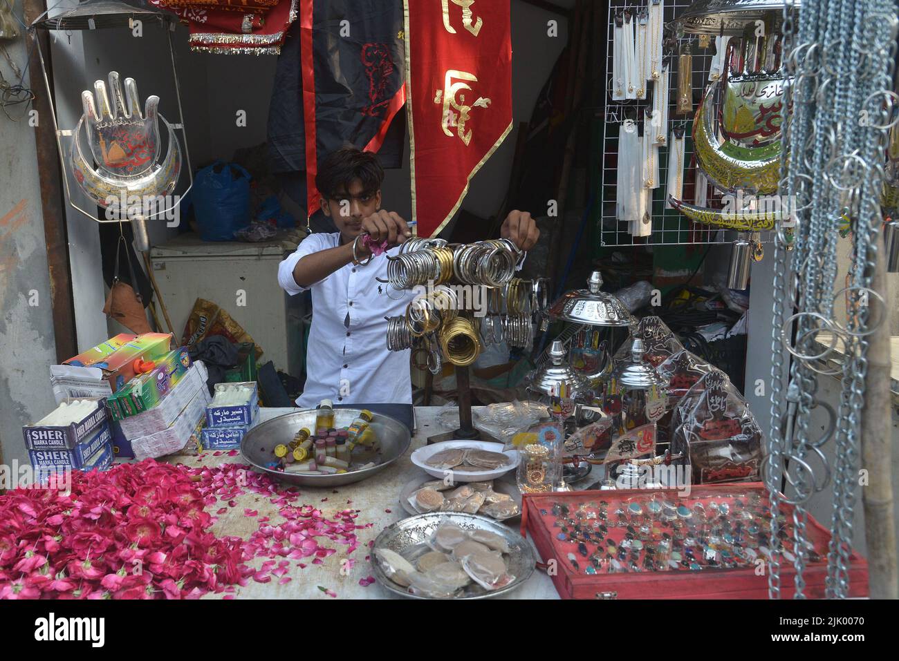 Lahore, Punjab, Pakistan. 28th July, 2022. Pakistani vendor displays ...