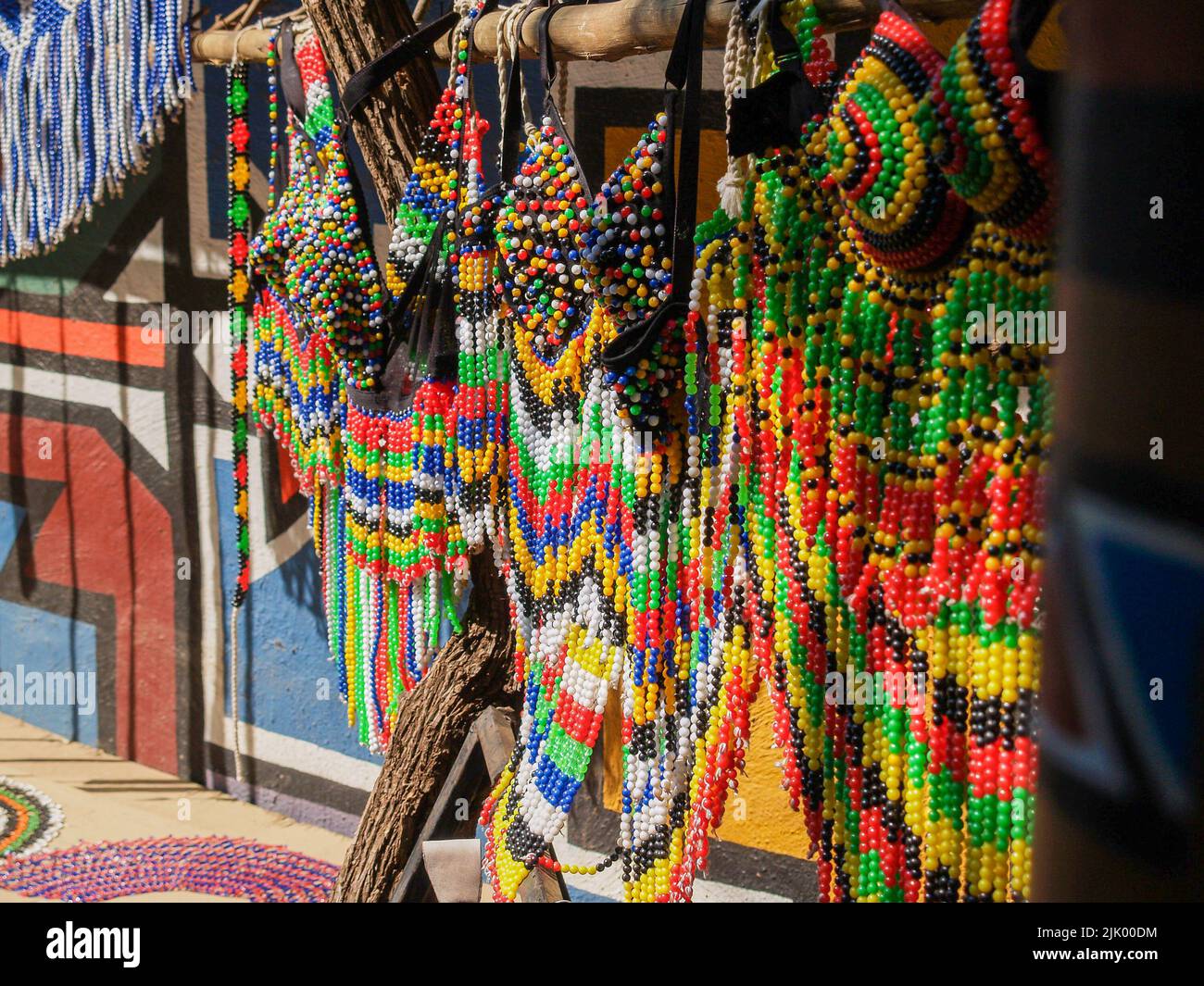 African art crafts displays hi-res stock photography and images - Alamy