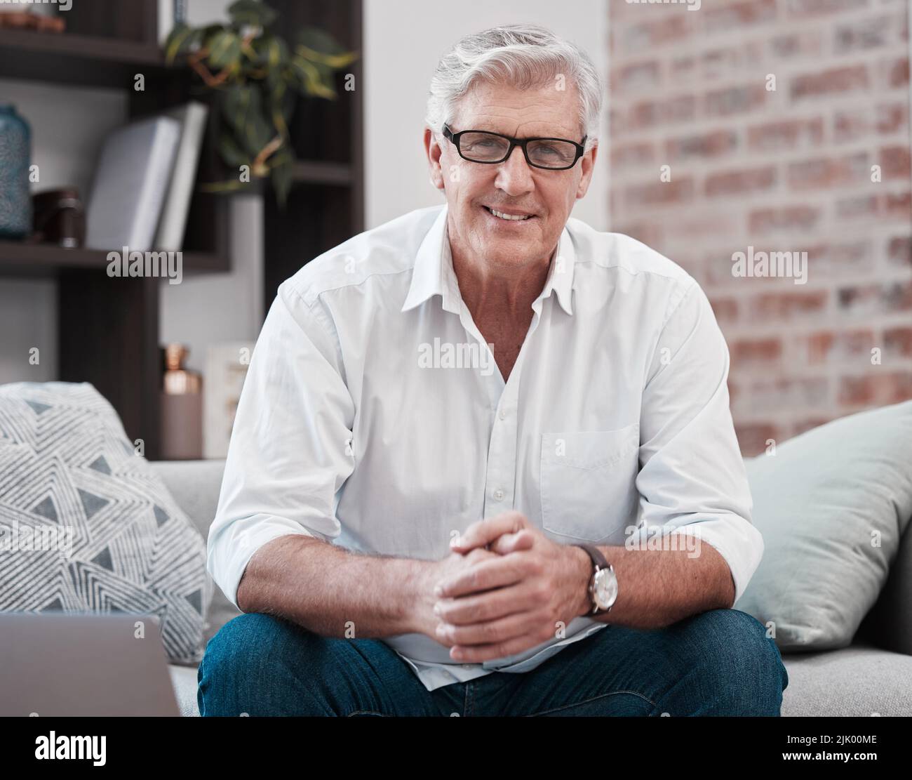 Older sofa hi-res stock photography and images - Alamy