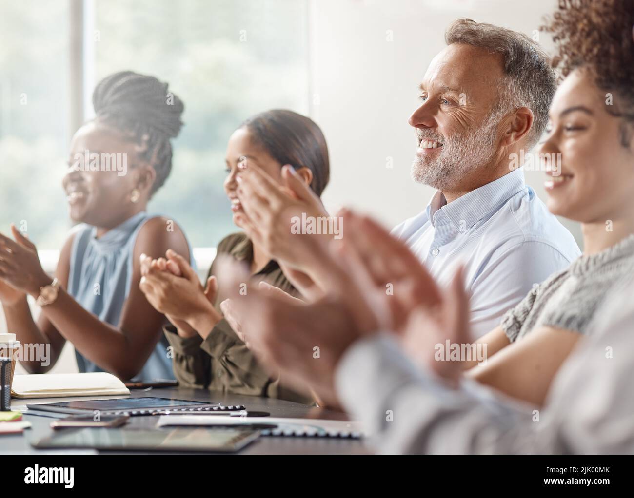 Group people sitting round table hi-res stock photography and images ...