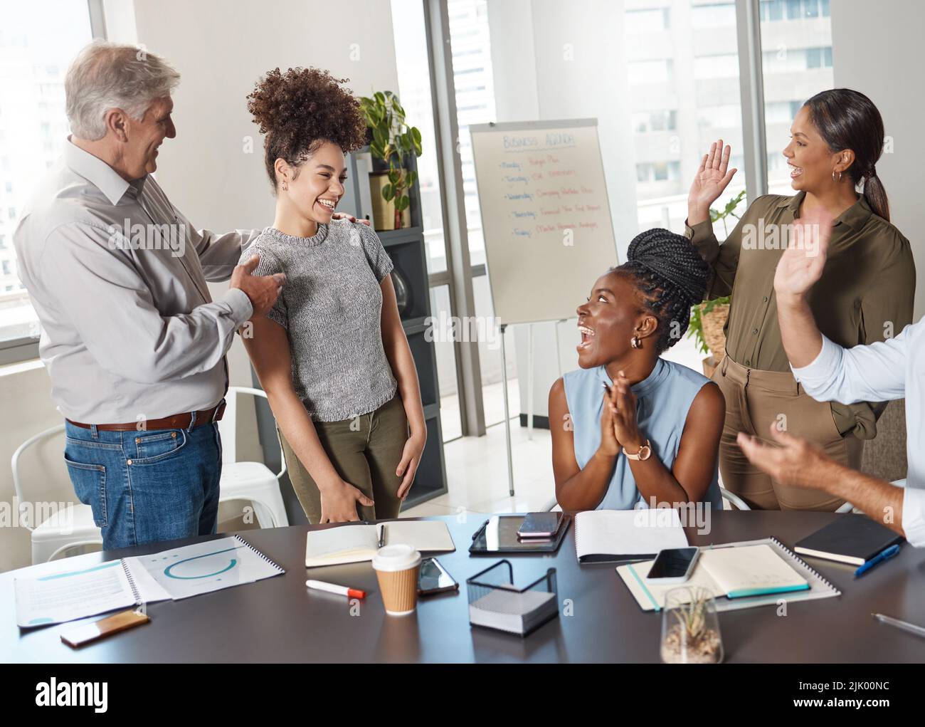 Business group clapping team member hi-res stock photography and images ...