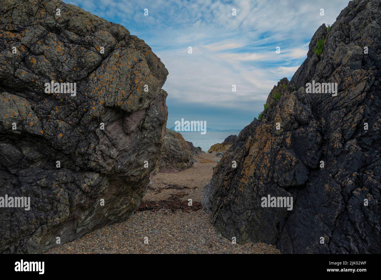 Beach between rocks hi-res stock photography and images - Alamy