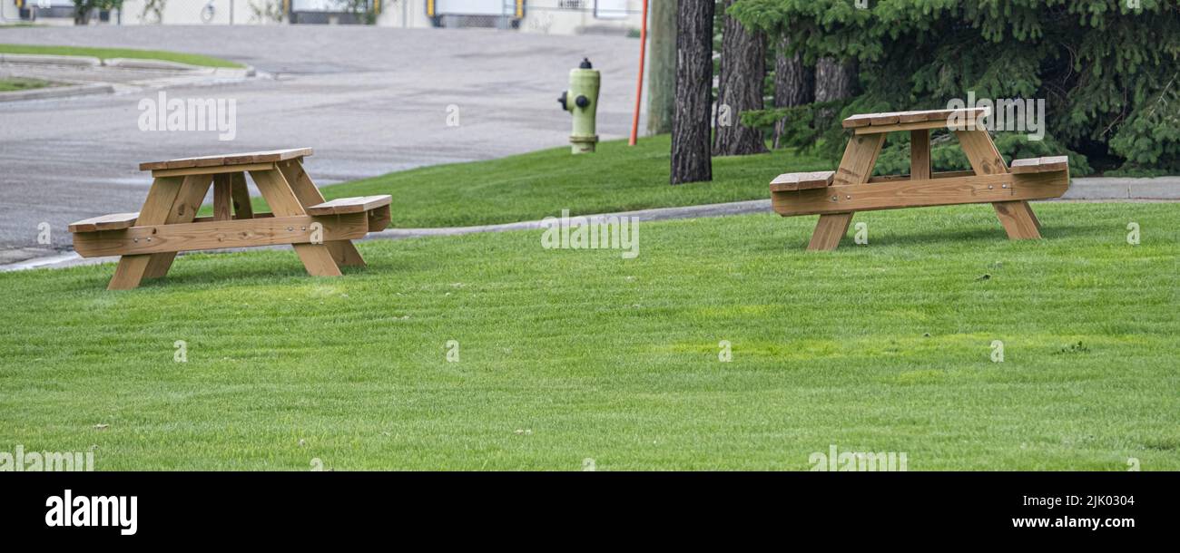 wood park benches outside in park Stock Photo - Alamy
