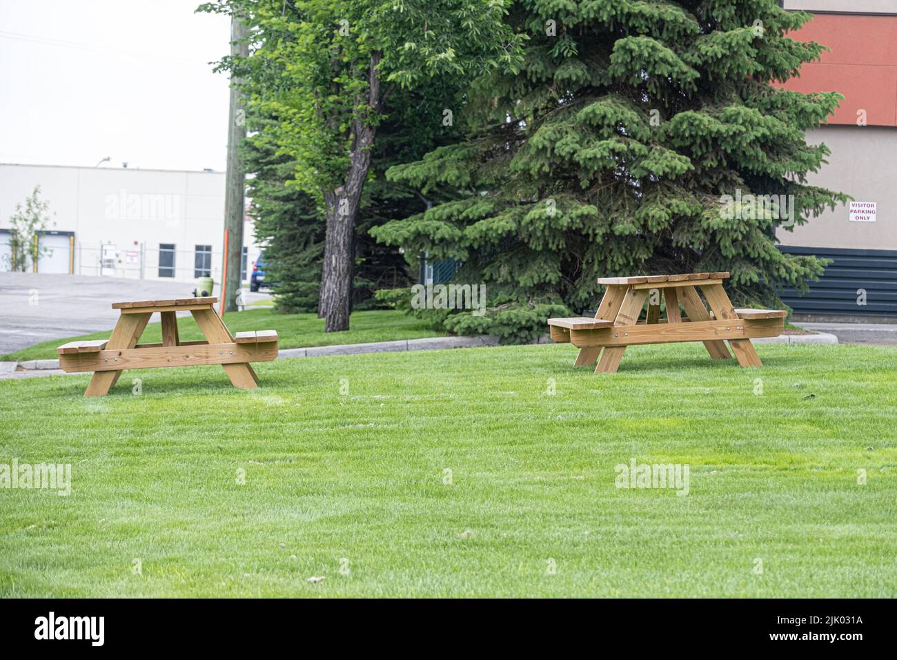 wood park benches outside in park Stock Photo - Alamy