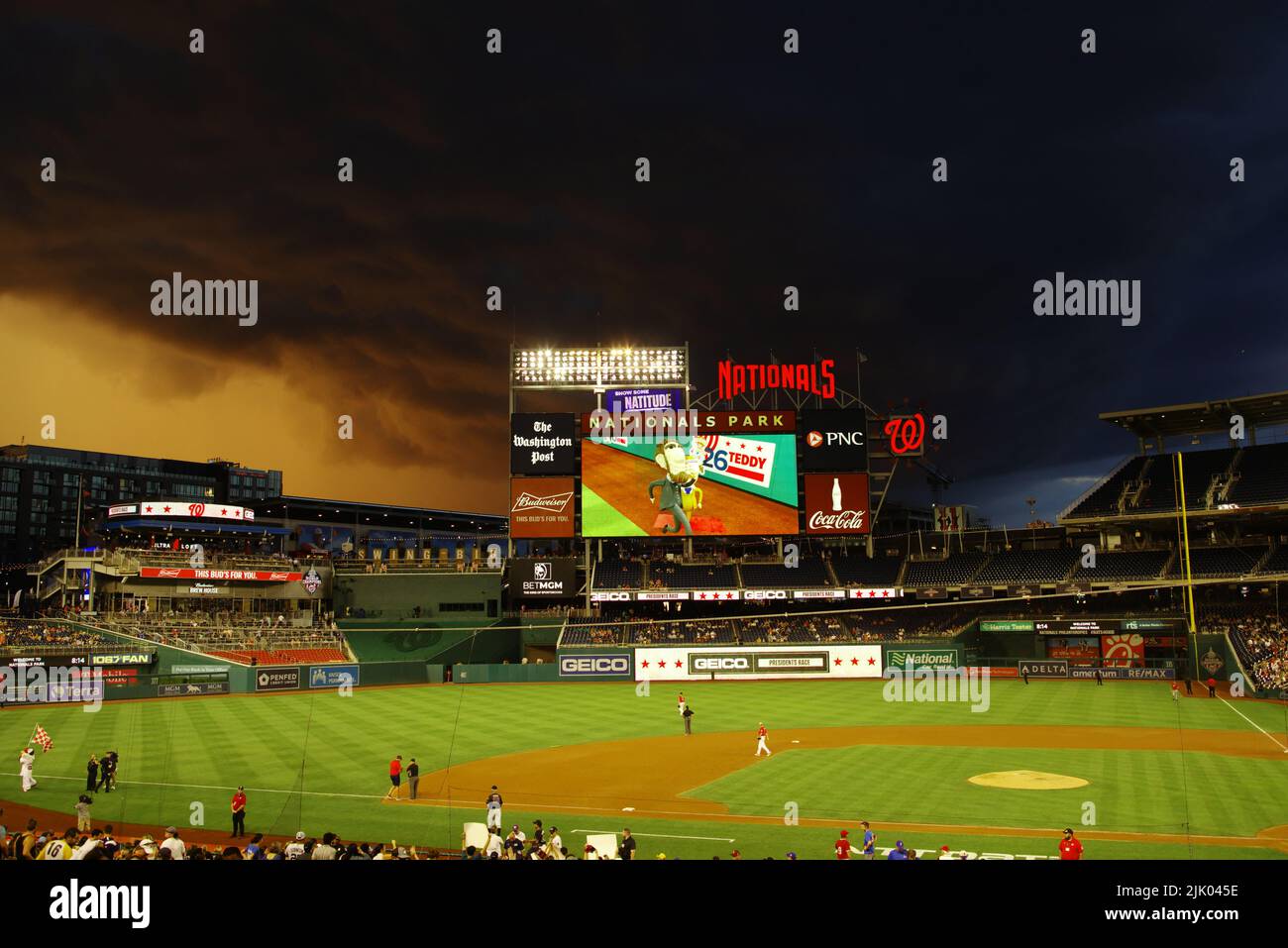 Riverfront stadium scoreboard hi-res stock photography and images - Alamy