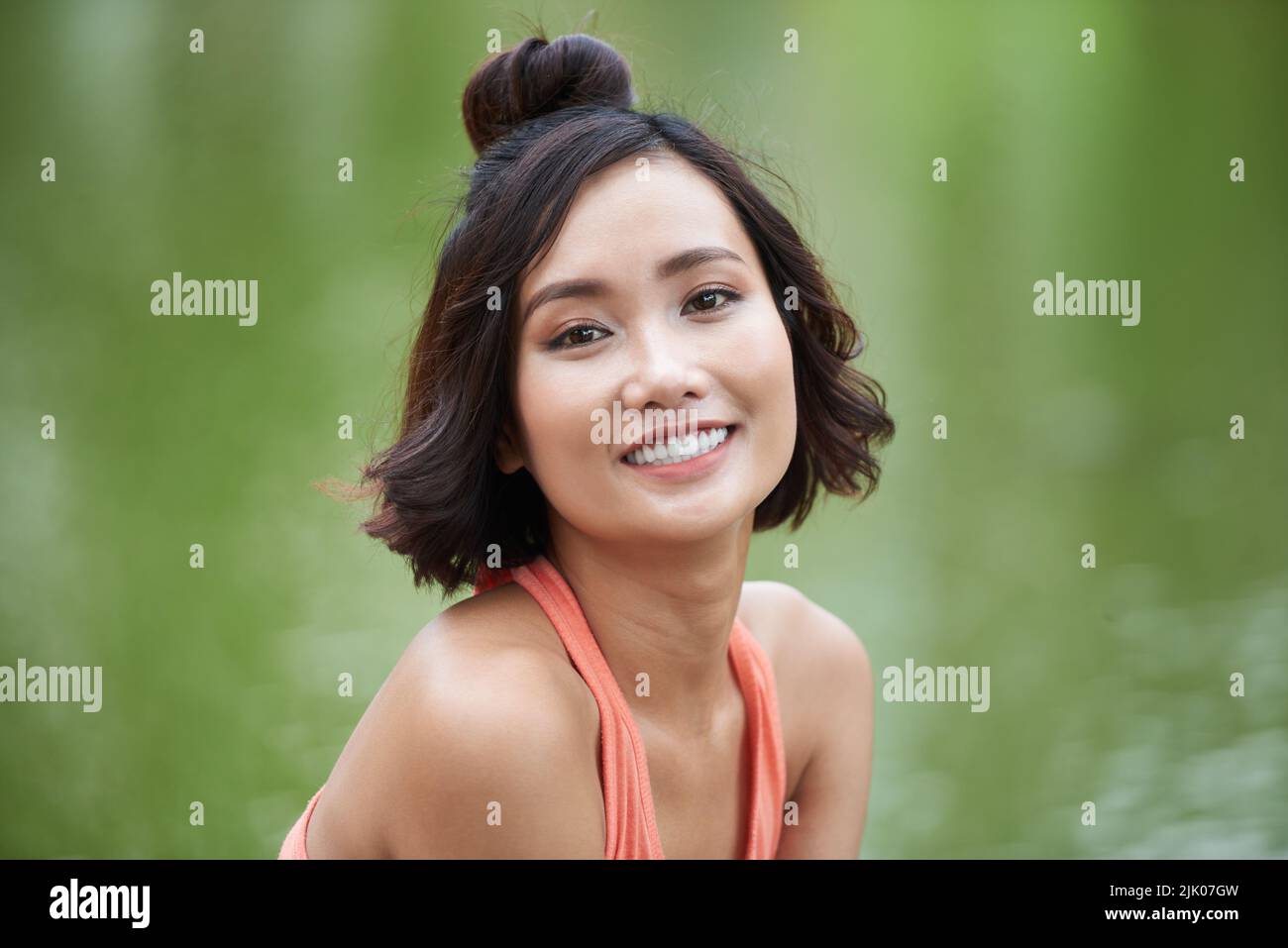 Head and shoulders portrait of beautiful young woman with stylish ...