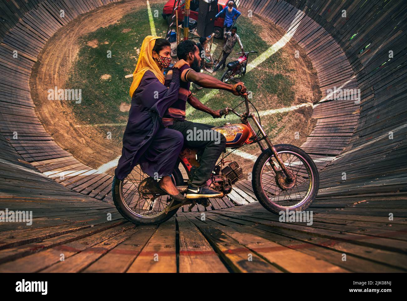 Daredevil motorcyclists ride around a steep 'wall of death' at 50 miles ...
