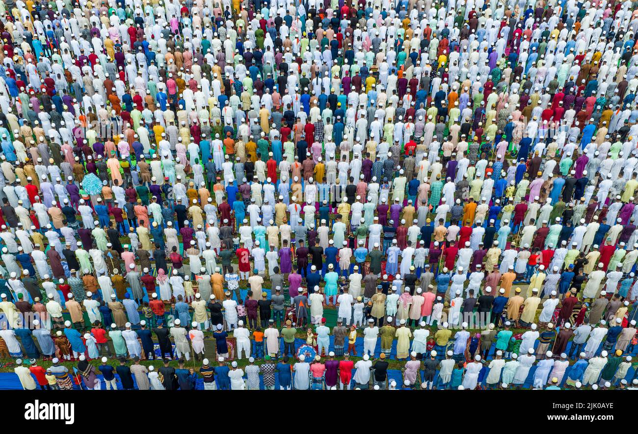People praying in congregation at Bogura in Bangladesh Stock Photo - Alamy