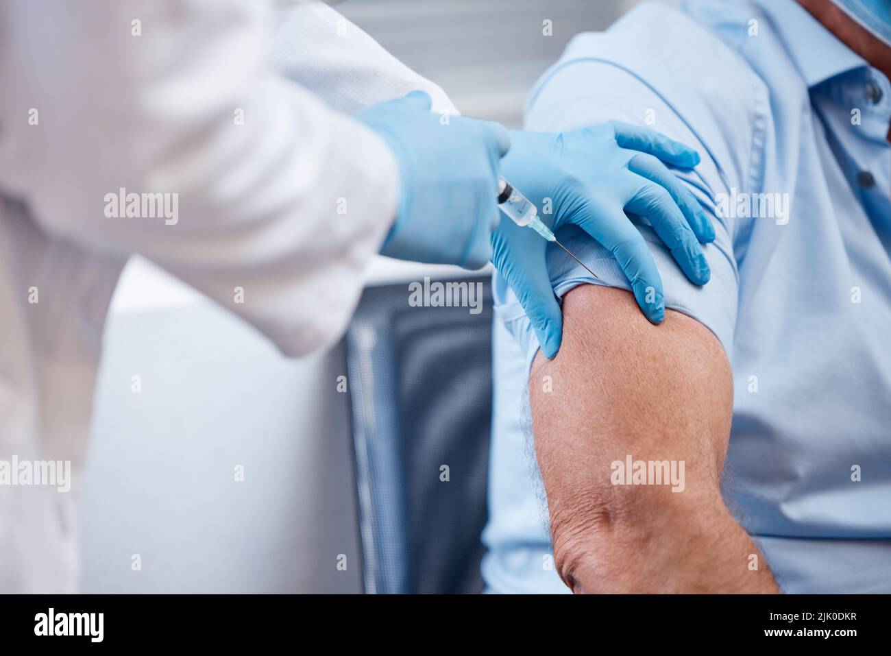 Its just a little pinch. a patient receiving a covid vaccination Stock ...