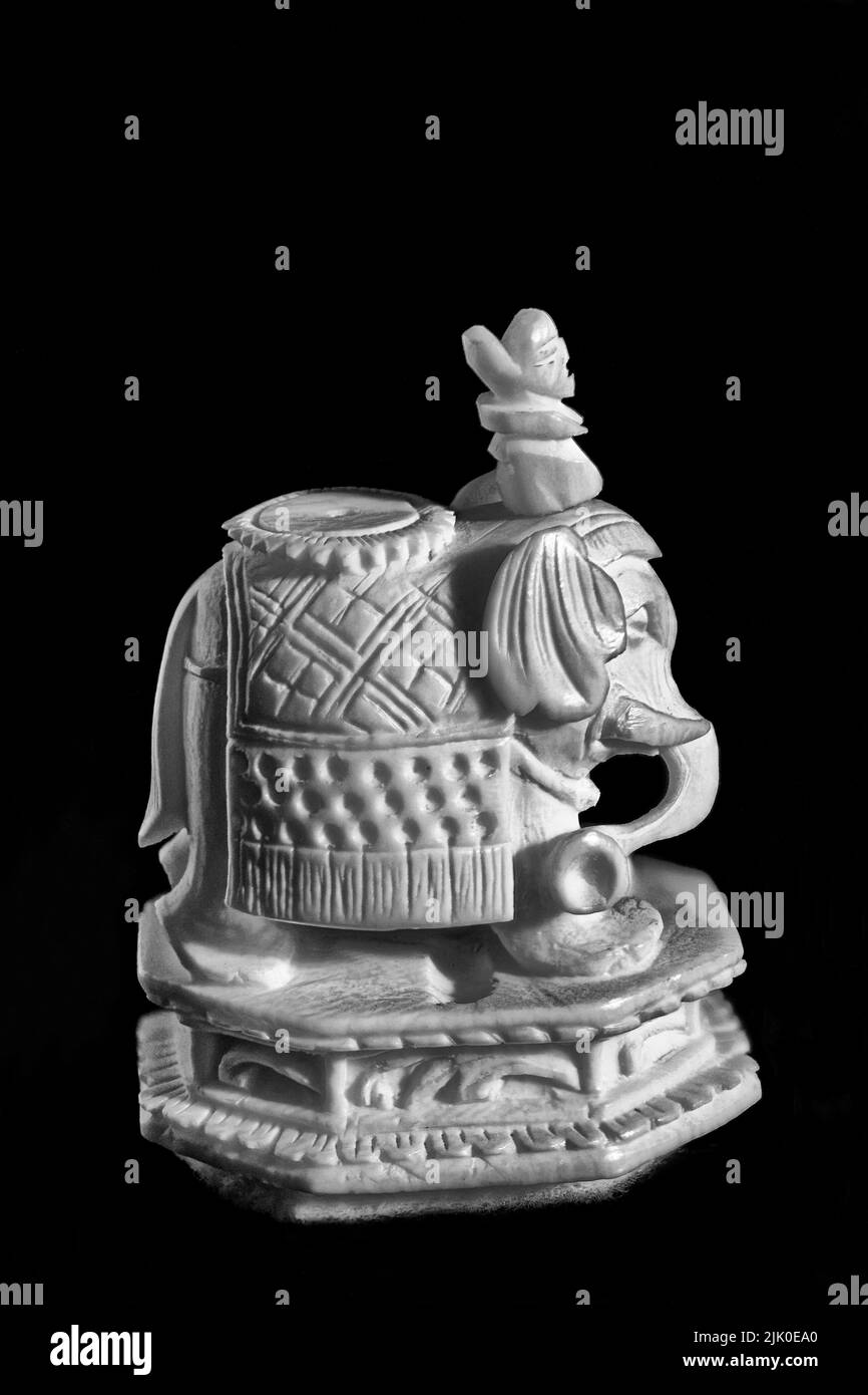 Ivory chess pieces rook hi-res stock photography and images - Alamy