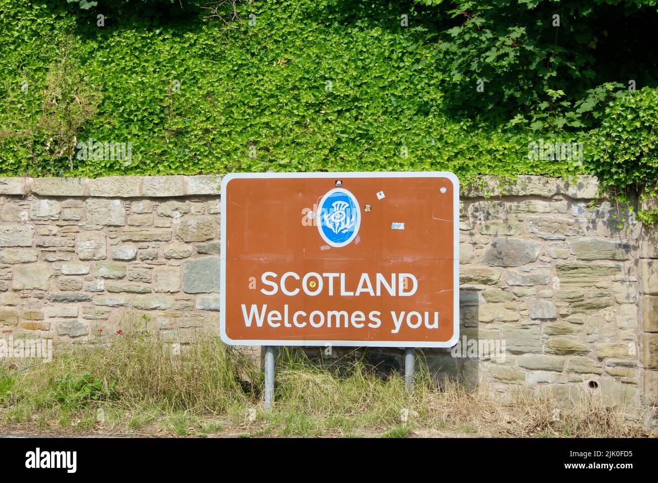 scotland welcomes you sign at coldstream bridge on scotland england ...