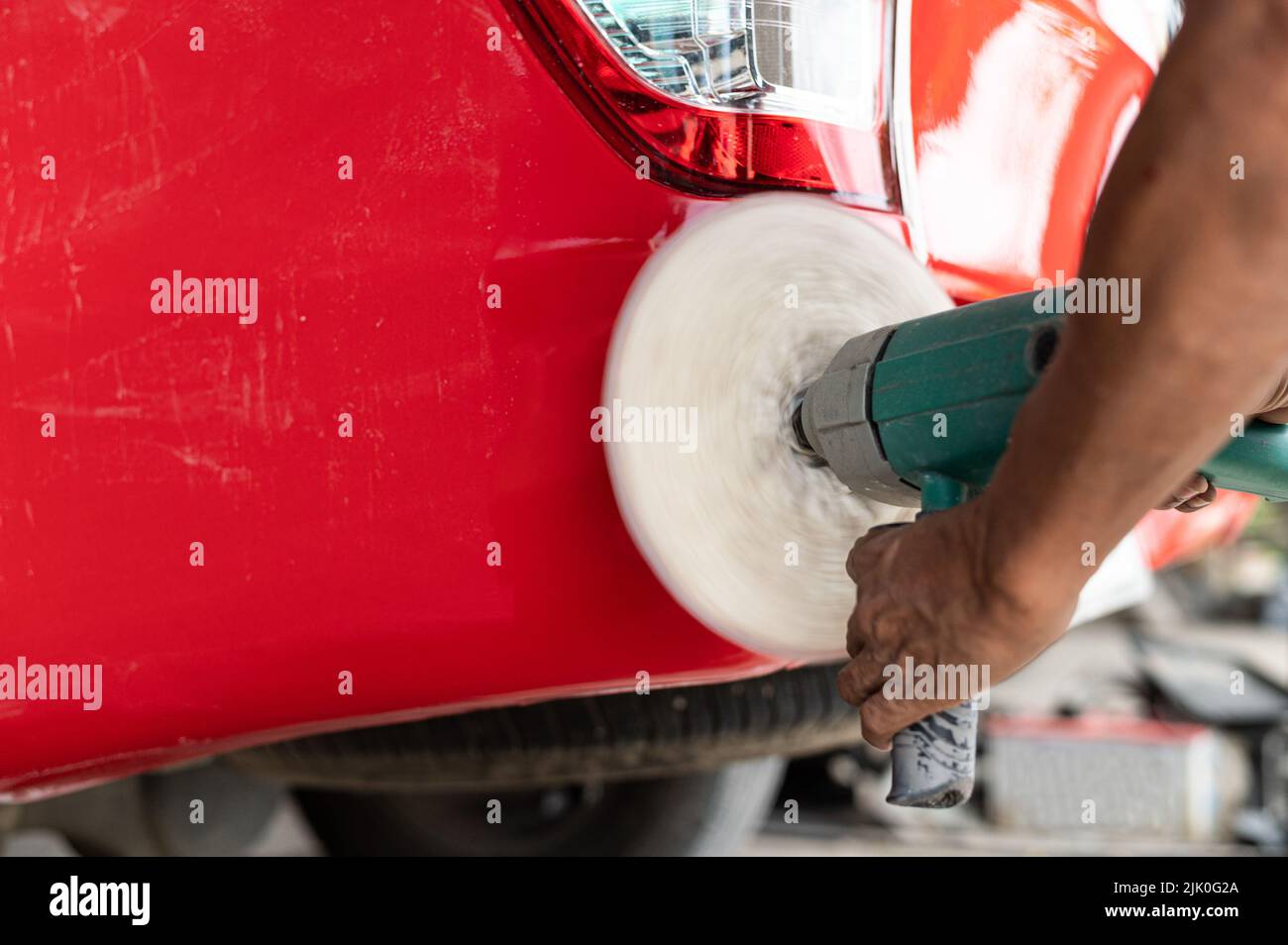 Close-up body repair tool for removing scratches, removing uneven paint ...