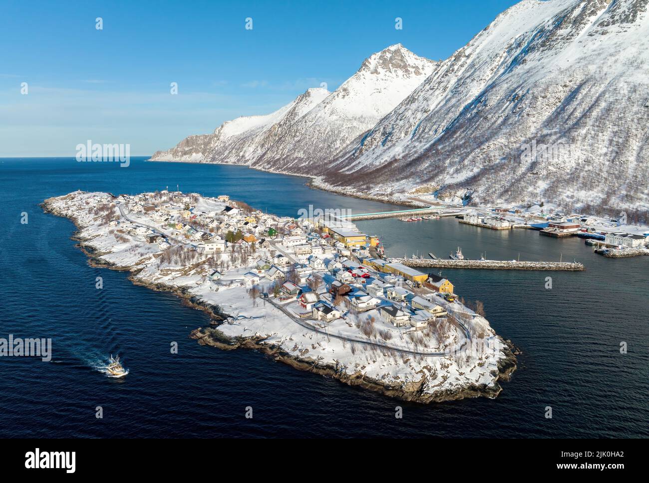 Cliffs in greenland hi-res stock photography and images - Alamy