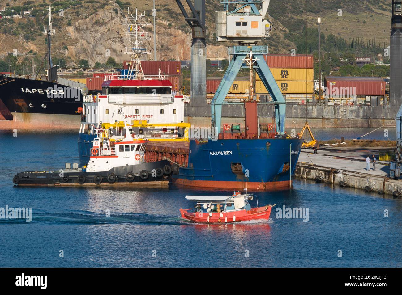 tugboat a small, powerful boat used to push or pull barges or to help ...