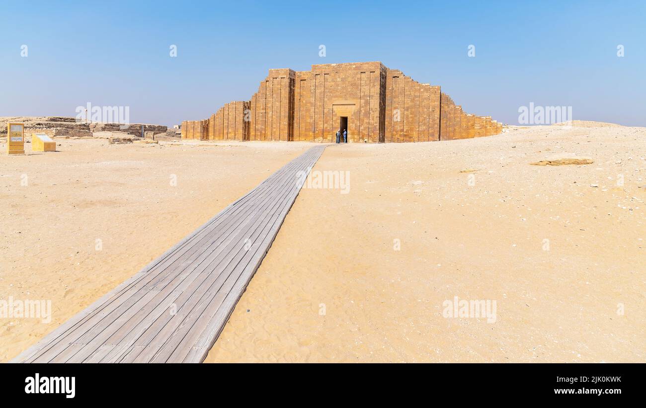 Old stone wall egypt pyramid hi-res stock photography and images - Alamy