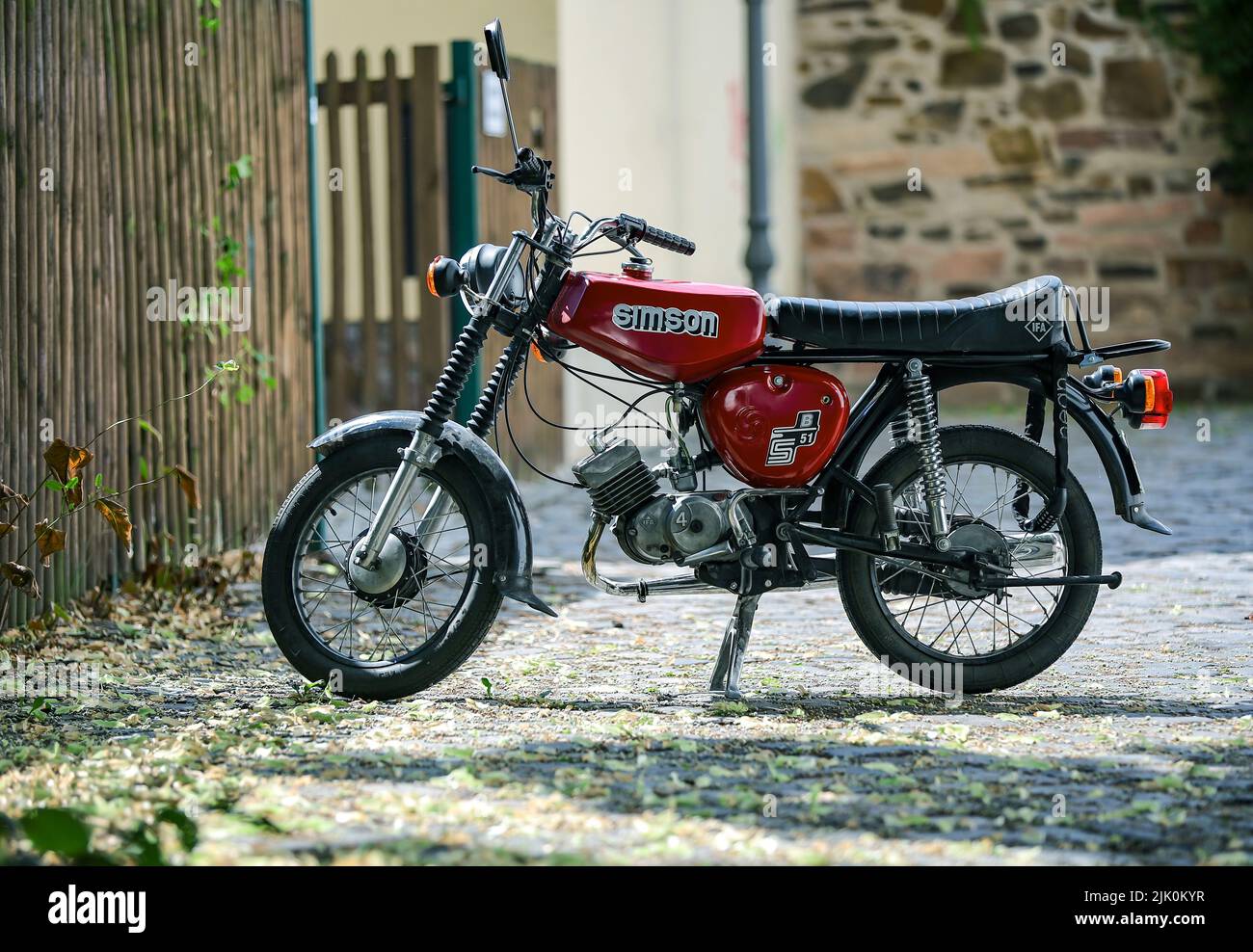 05 July 2022, Saxony, Grimma: A Simson "S51 B" moped stands in a ...