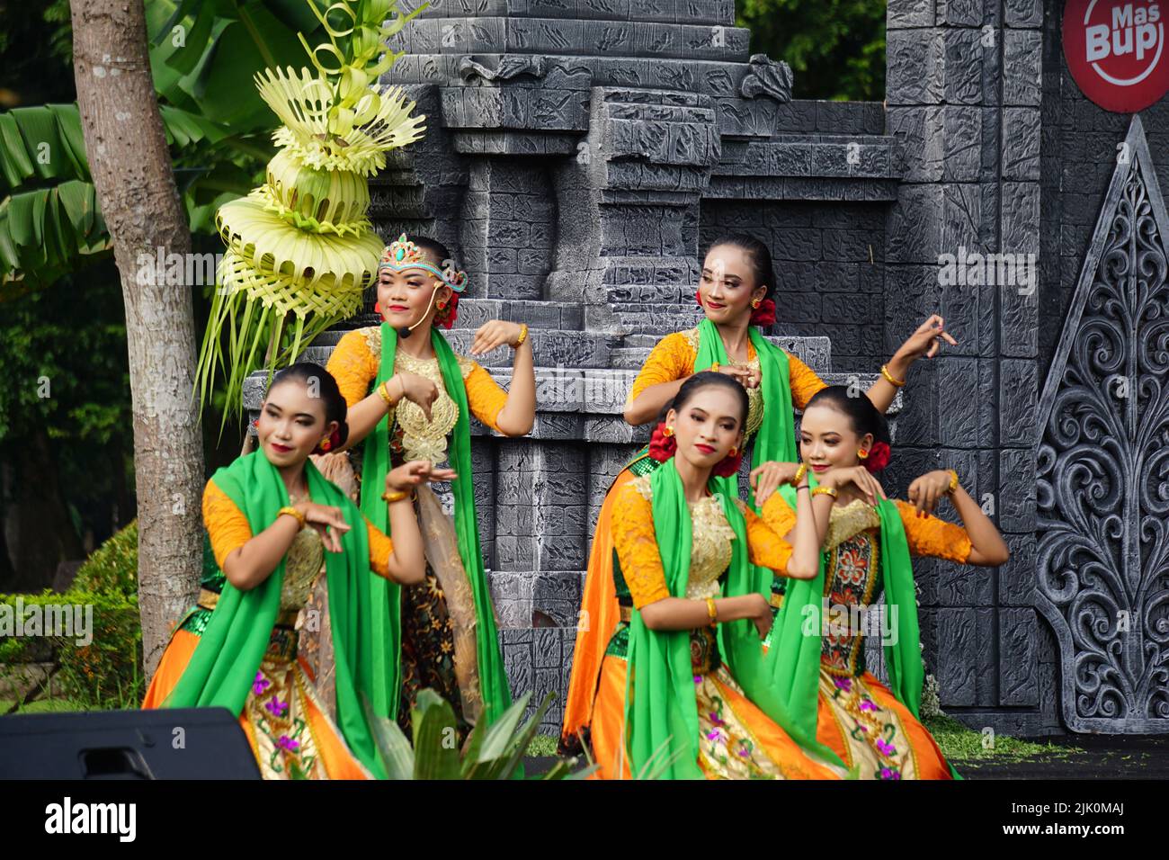 Loh jinawi dance hi-res stock photography and images - Alamy