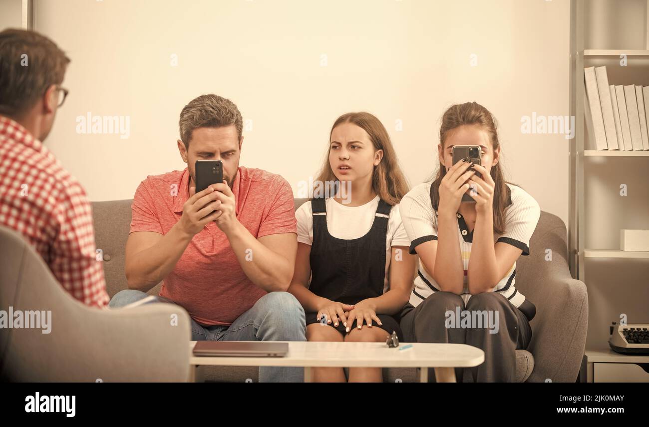 Internet addiction family hi-res stock photography and images - Alamy