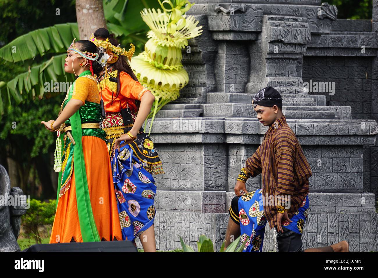 Loh jinawi dance hi-res stock photography and images - Alamy