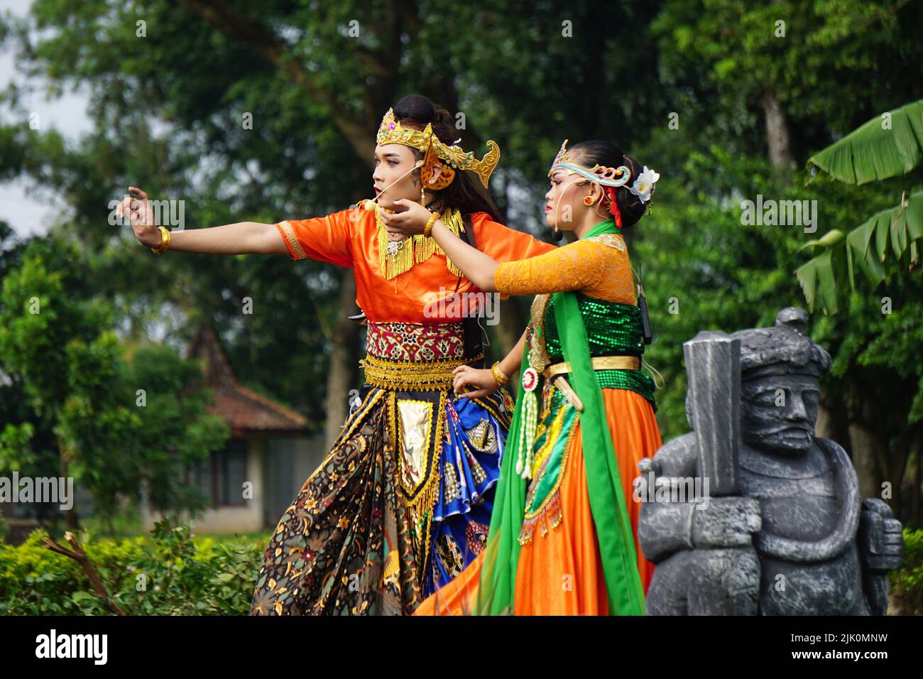 Indonesian perform loh jinawi dance to celebrate world dance day Stock ...