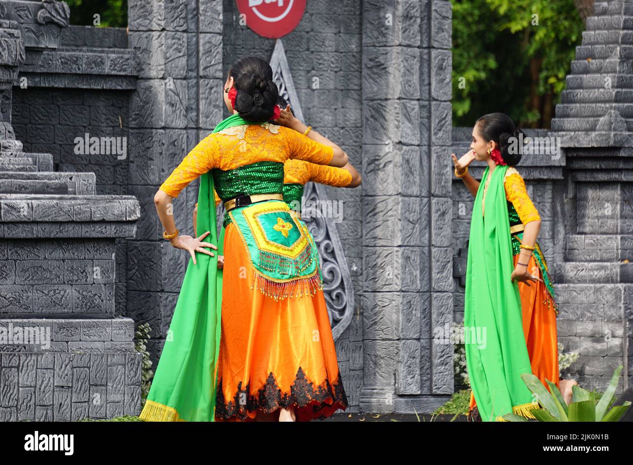 Indonesian perform loh jinawi dance to celebrate world dance day Stock ...