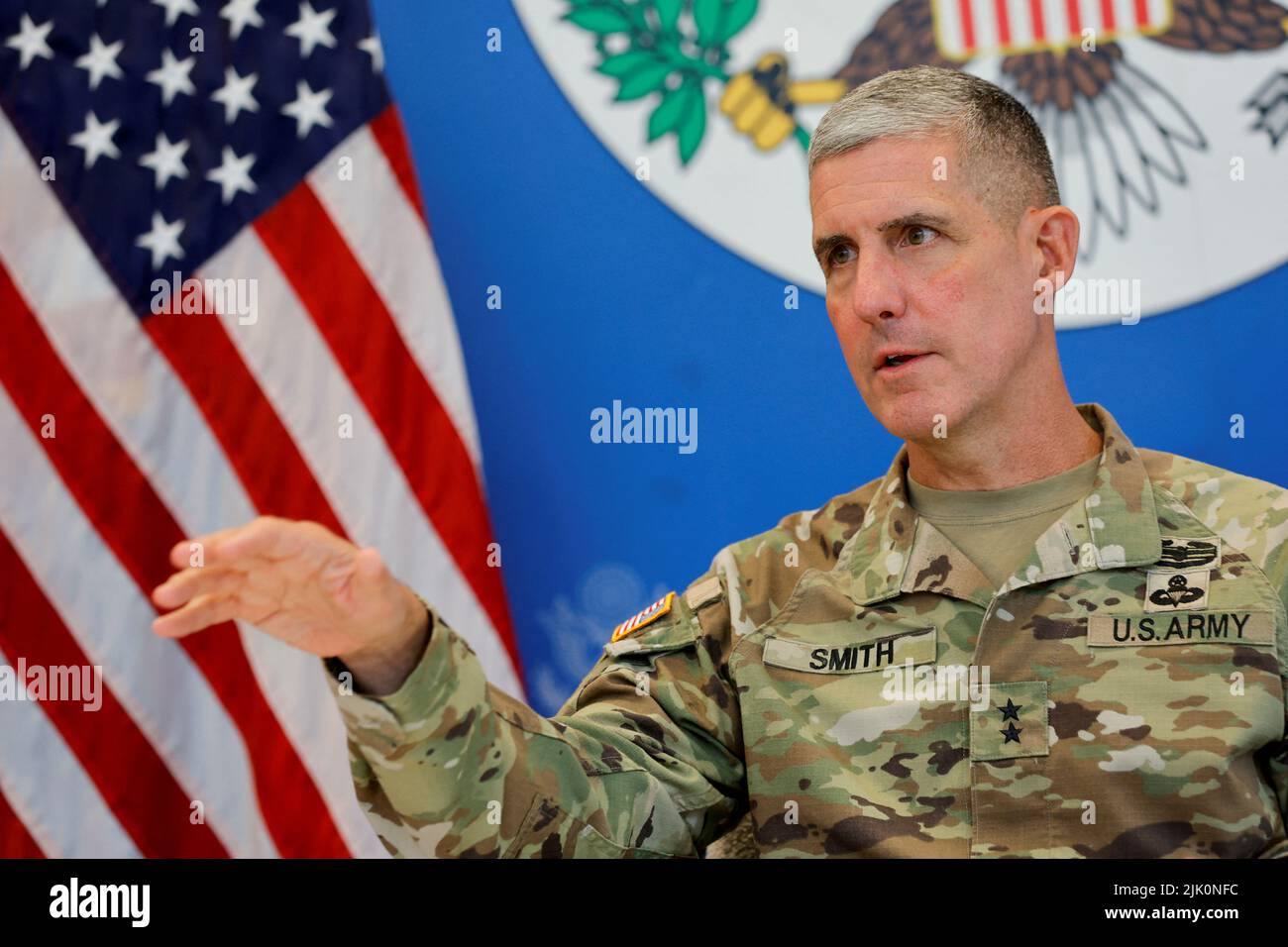 Commanding g hi-res stock photography and images - Alamy