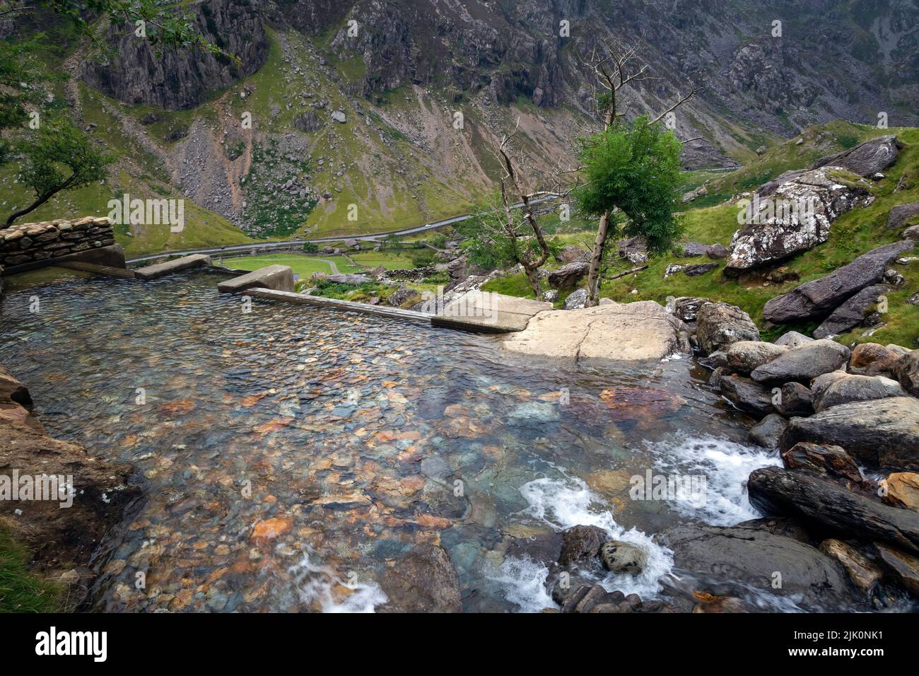 An infinity pool in the Llanberis Pass in the Snowdonia mountain range ...