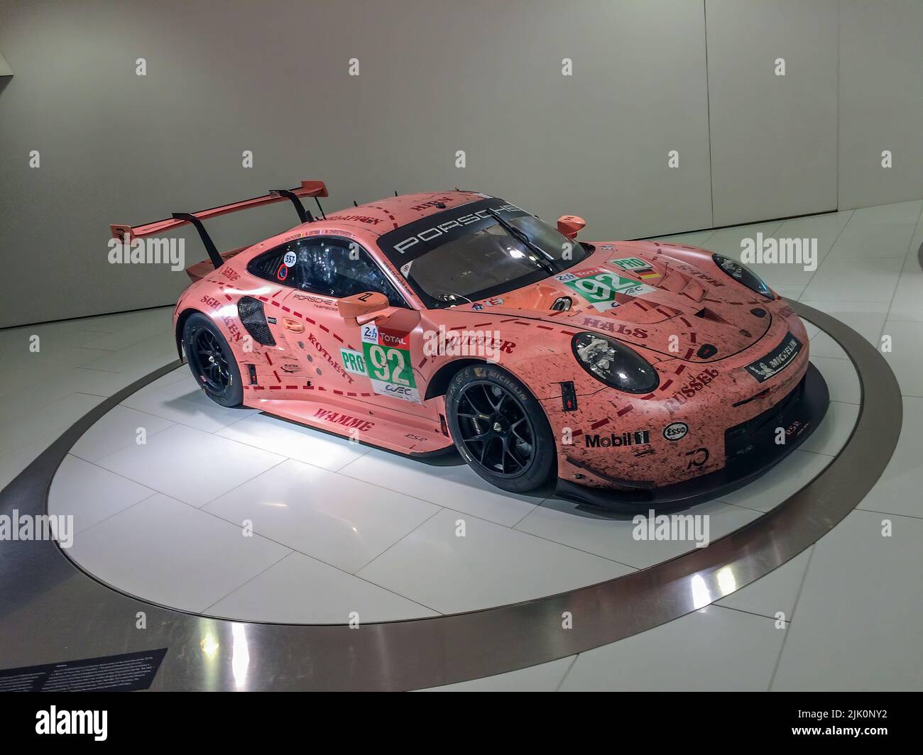 Rennwagen Porsche 911 GT3 RSR mit historische Lackierung von Porsche ...
