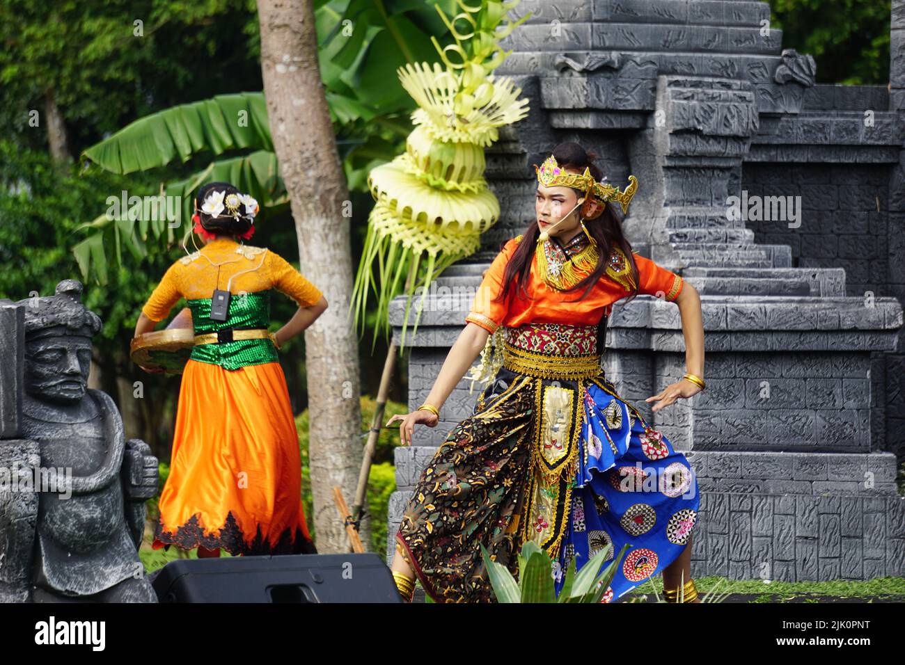 Indonesian perform loh jinawi dance to celebrate world dance day Stock ...