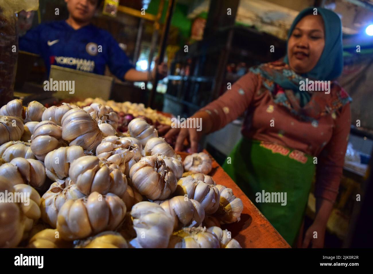 Jakarta, Indonesia - March 2020 : garlic seller at traditional market ...