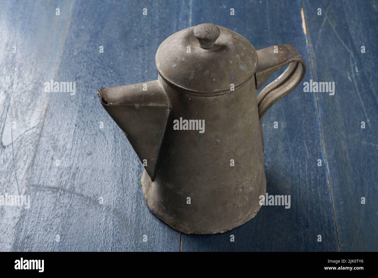An ancient teapot made of tin or metal Stock Photo - Alamy
