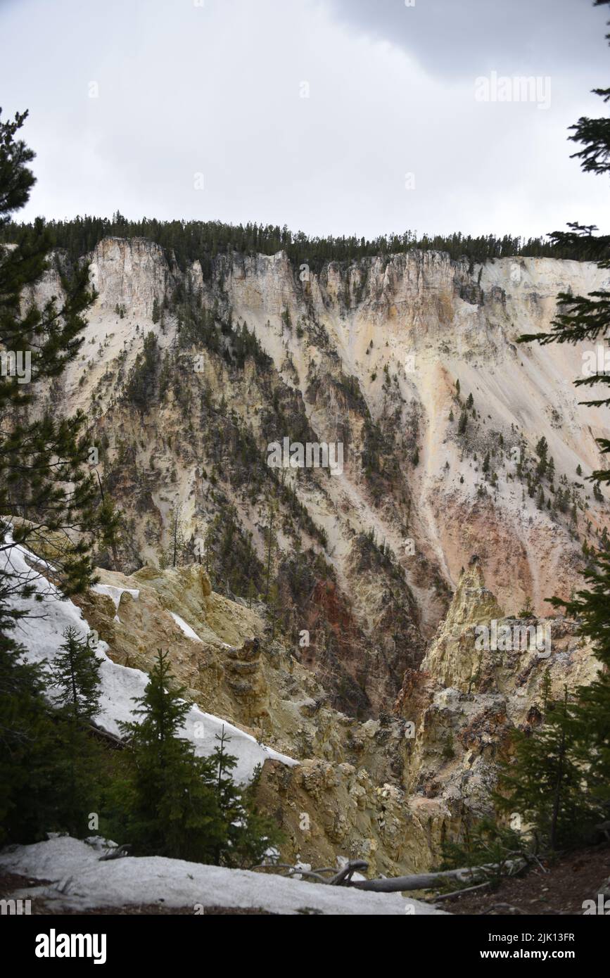 Yellowstone National Park, U.S.A. Grand Canyon of the Yellowstone falls ...