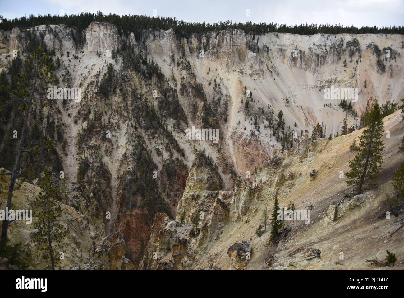 Yellowstone National Park, U.S.A. Grand Canyon of the Yellowstone falls ...