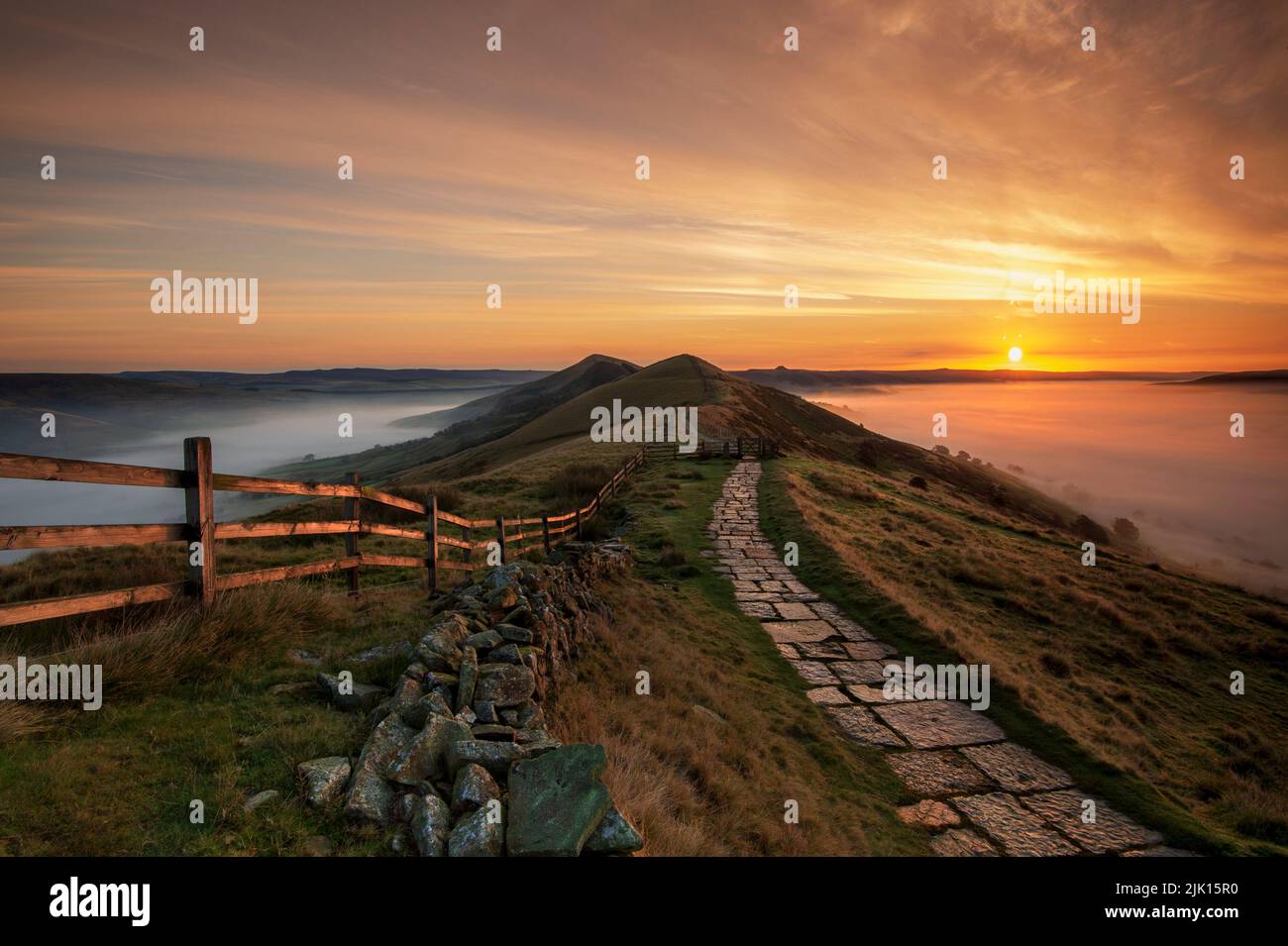 The Great Ridge with a stunning sunrise, Mam Tor, Edale, Peak District ...