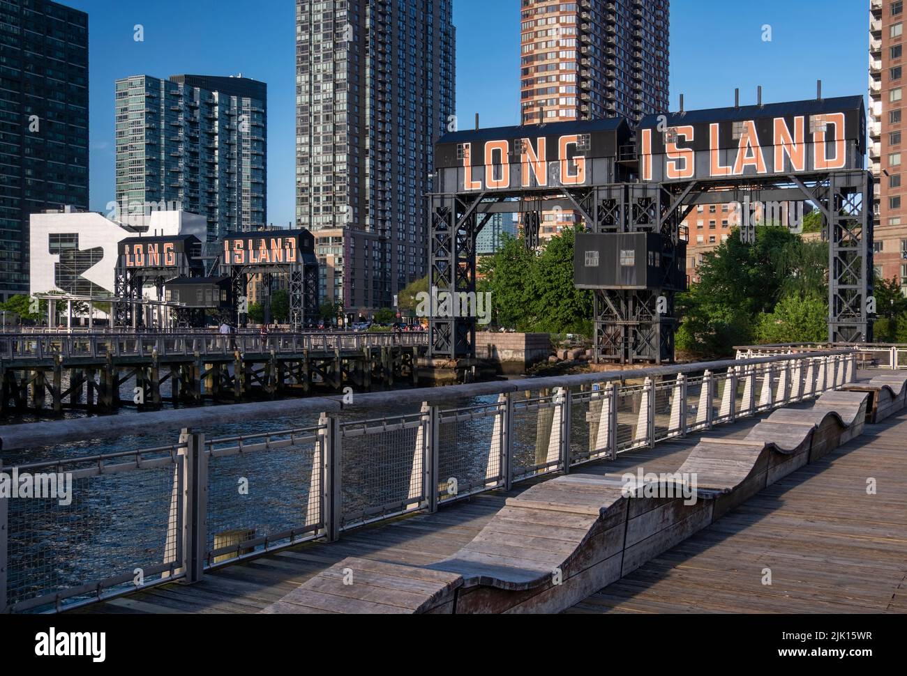 Gantry plaza state park with long island restored gantries hi-res stock ...