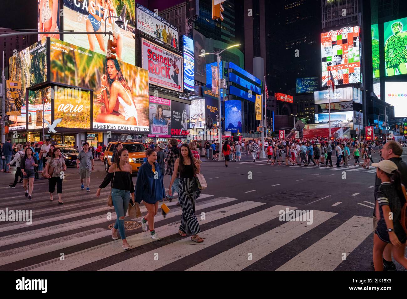 Times square at night hi-res stock photography and images - Alamy