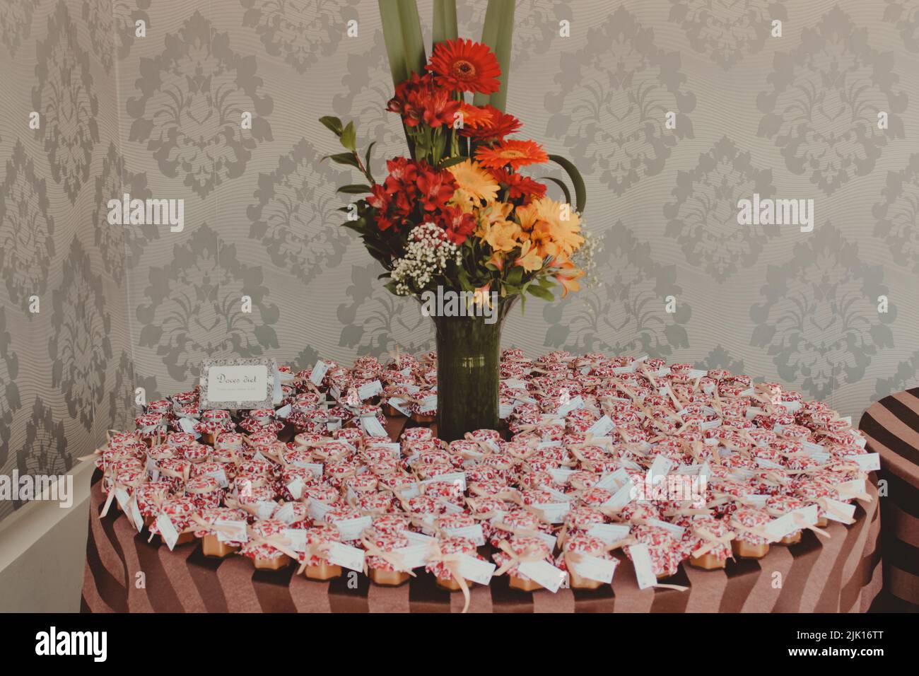 Party favors table hi-res stock photography and images - Alamy