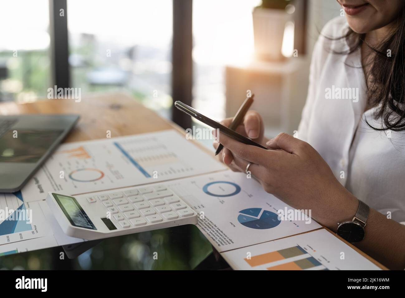 Office manager hi-res stock photography and images - Alamy