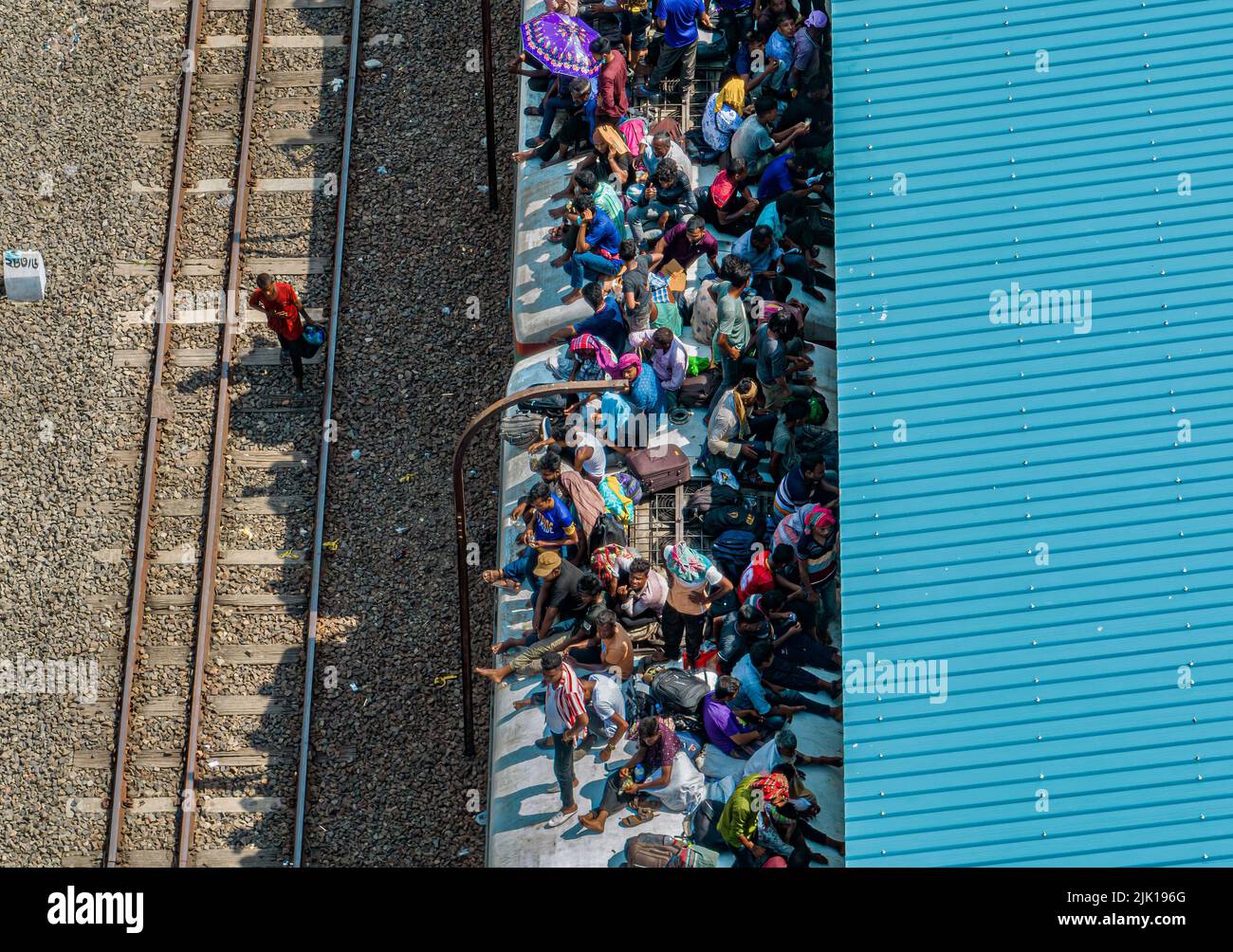 Bangladesh train busy hi-res stock photography and images - Alamy